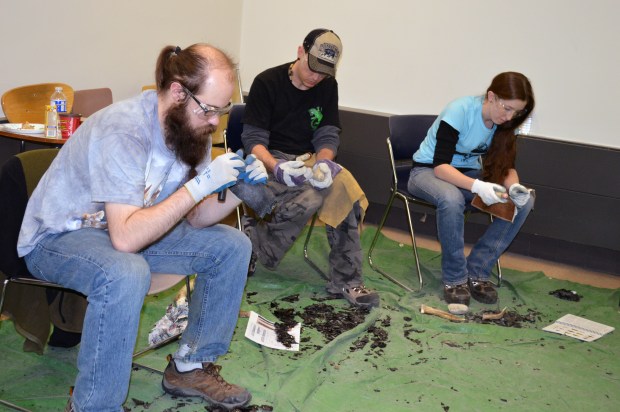 Flint Knapping with the Archaeological Society of Alberta – RETROactive