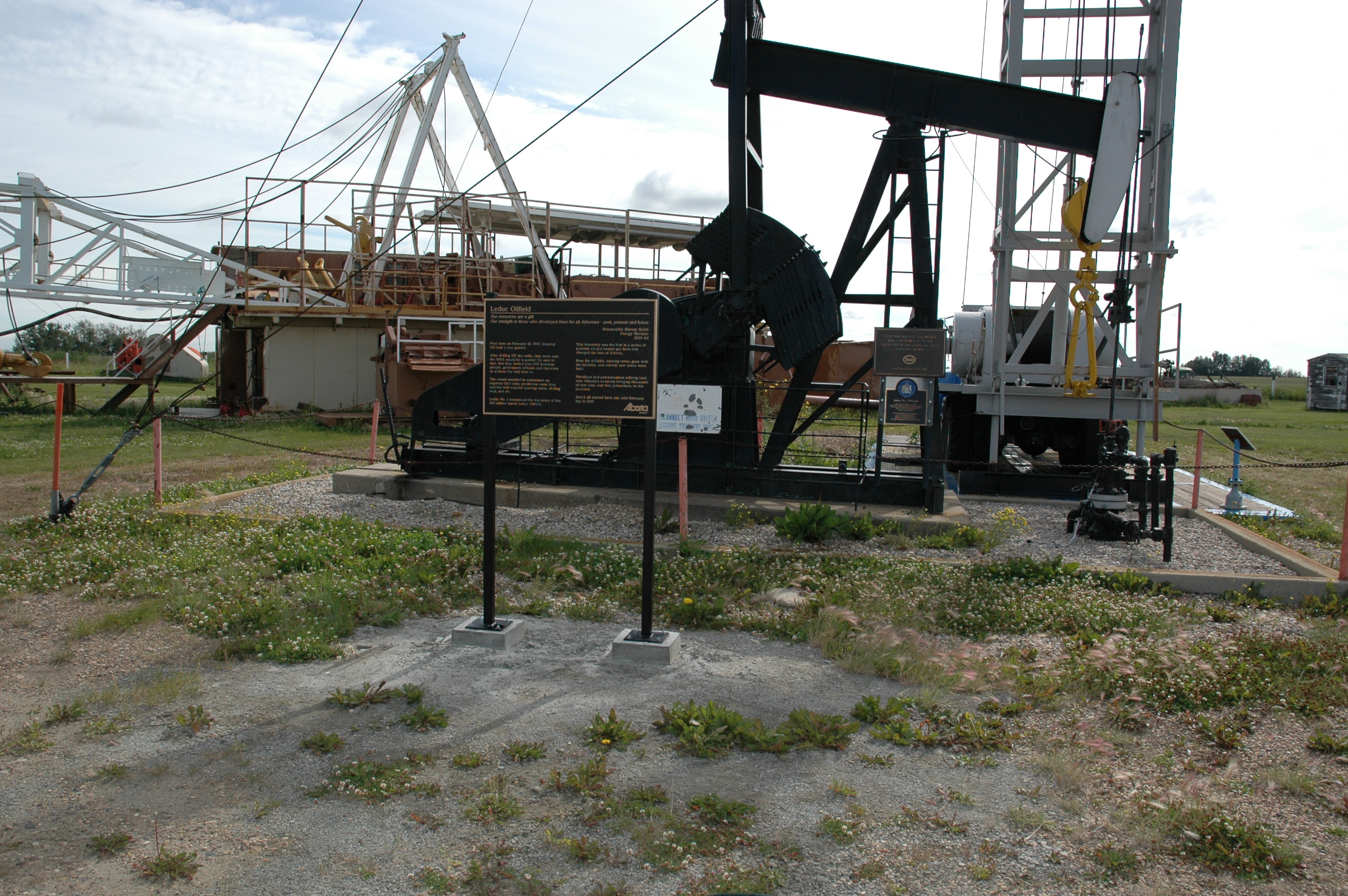 “IT THREW A MUSHROOM CLOUD JUST LIKE AN ATOMIC BOMB”: THE LEDUC No.1 ...