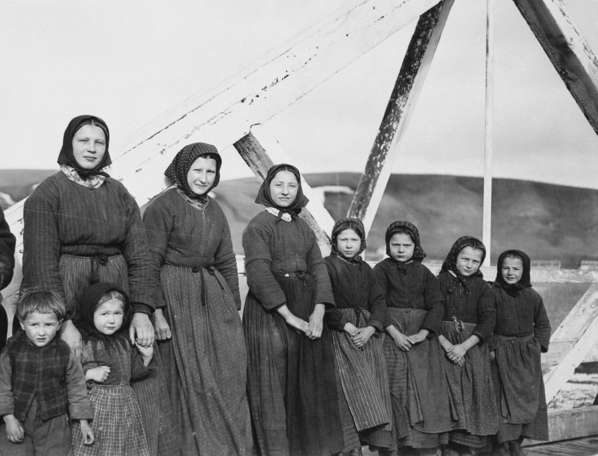 The Arrival of the Hutterites in Alberta – RETROactive